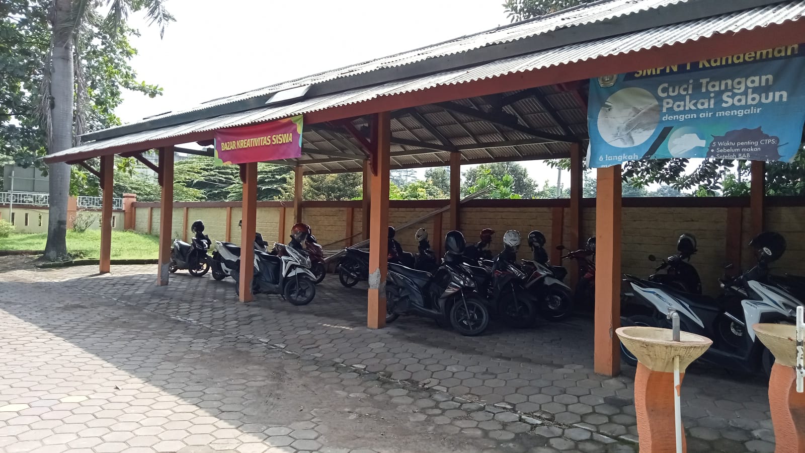 TEMPAT PARKIR